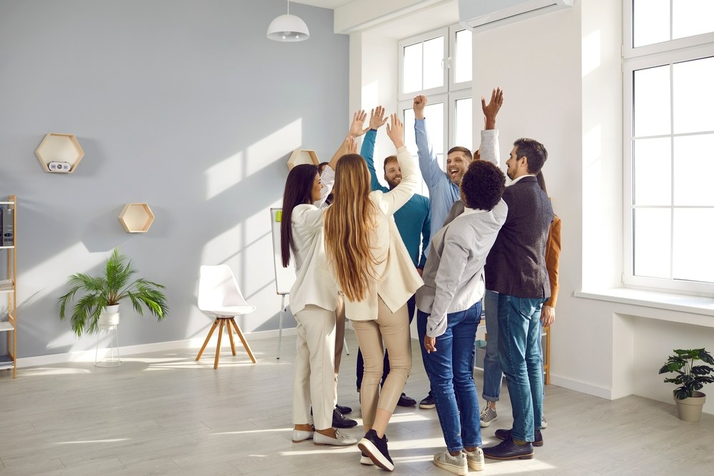 Liderança liberal: o que é, benefícios e como implementar - Blog da Ticket